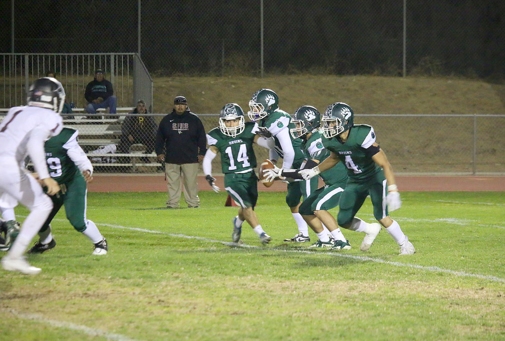 St. Francis Sharks surprise Greenfield Bruins, 35-18 - Greenfield News ...
